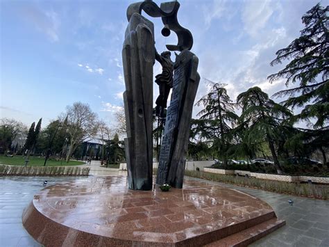 1990 წლიდან 14 აპრილი ქართული ენის დღეა