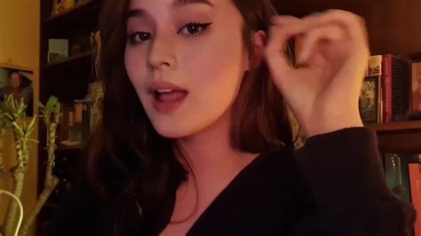 Female Streamer Educates Her Fans