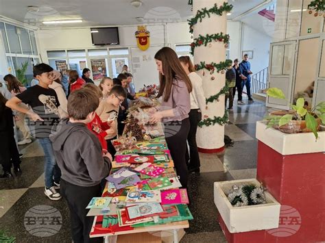 Коледен благотворителен базар в Основно училище „Никола Икономов“ в Разград събира средства за