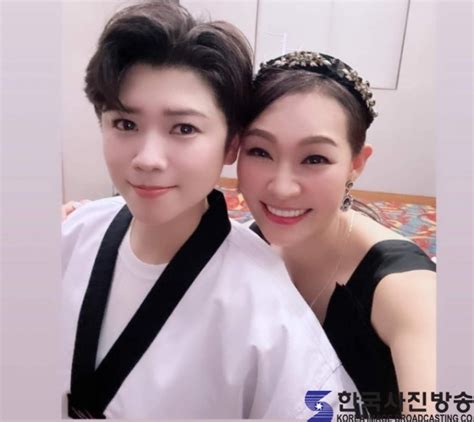 여자 트로트 가수 축구단 Fc트롯퀸즈 ‘박주희 등 공연 사진 스케치 한국사진방송 대한민국예술