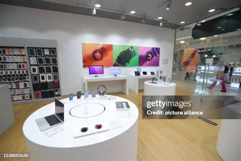 319 Apple Store Russia Stock Photos, High-Res Pictures, and Images ...