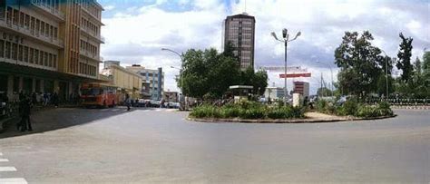 ፒያሳ አካባቢ የሚገኘውን የደጎል አደባባይ በማንሳት በትራፊክ መብራት የመተካት ሥራ ተጀመረ ህዳር 30 ቀን 2016 ዓ ም፣ አዲስ አበባ፡ የአዲስ አበባ