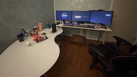 Basic 3 Monitor Setup Rate And Give Tips 🙏 R Battlestations