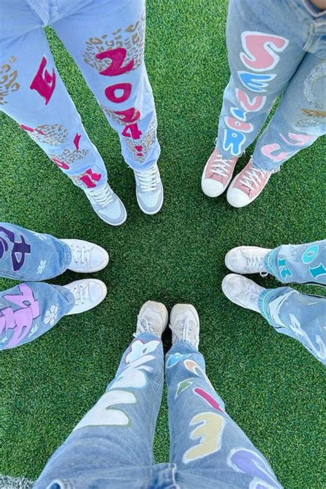 15 Cutest Senior Jeans Ideas Were Obsessing Over Right Now