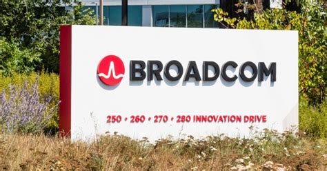 Broadcom Unveils Tomahawk 6 Networking Chip For Large Ai Clusters Dcd
