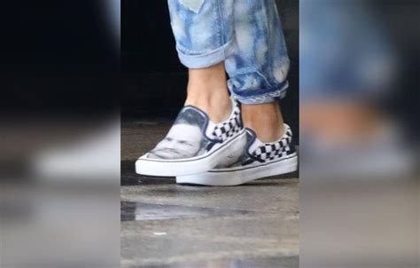 Gwen Stefani Wears Shoes With Blake Shelton S Face On Them