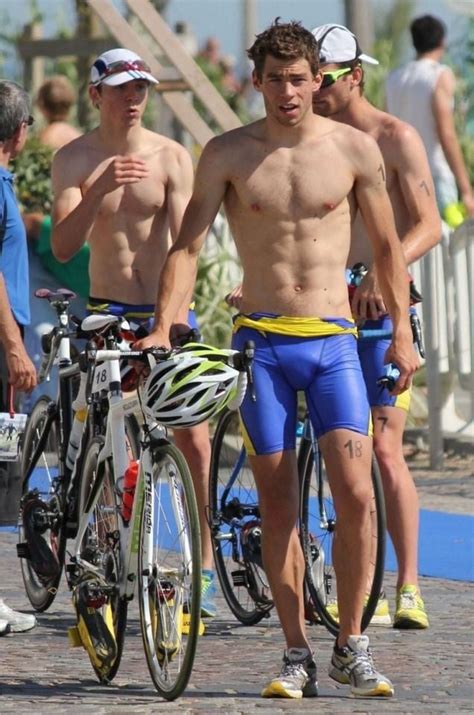 Wrestler bulge keeps coming up🍆 : r/SimplySporty