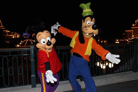 Dress Up As Max And Roxanne From A Goofy Movie