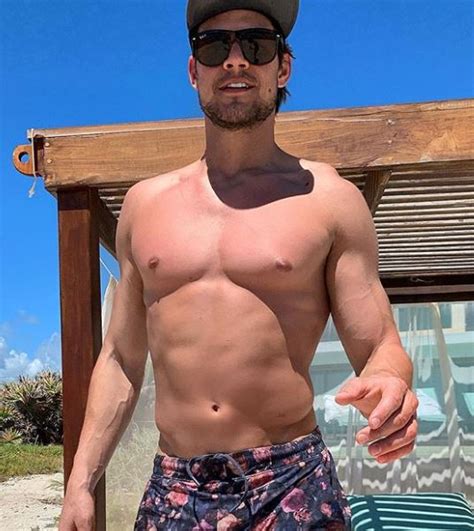 Zach Nichols Bio Wiki Net Worth Dating Girlfriend Age Height