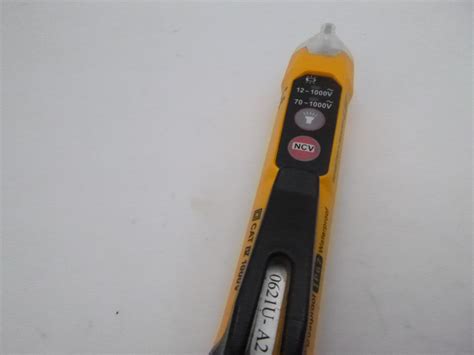 Klein Tools Ncvt3p Dual Range Voltage Tester With Flashlight Oneclick