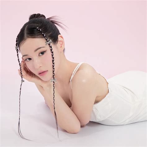 배드스킨 아침 화장 그대로 뽀용하고 투명하게 배드스킨 보라필터프라이머 로 건조함 없이 뽀용 투명 피부 완성해 보세요 ⠀ 촘촘한 피팅감 프라이머의 얇고 촘촘한