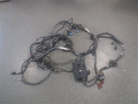 スズキcarryキャリー軽トラック4wdキャリイda63t純正エンジン配線ハーネス ケーブル ヒューズボックス リレーbox K6aキャリィ