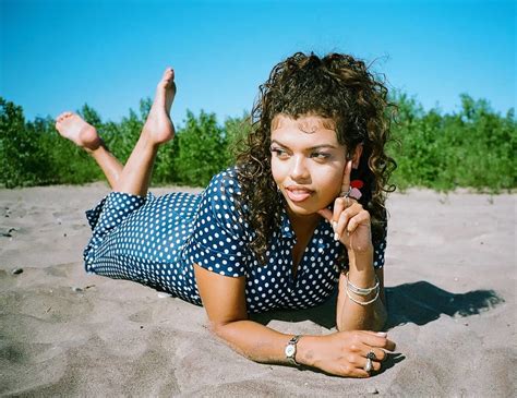 Sarah Barrable Tishauers Feet