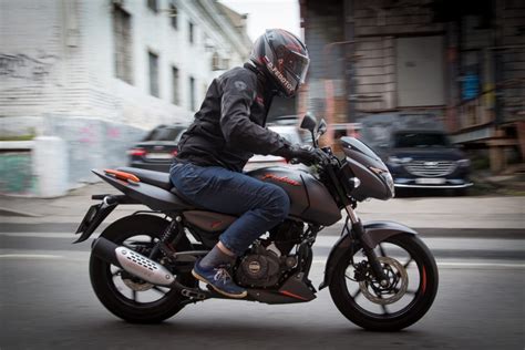 Выбираем недорогой мотоцикл для города — Bajaj — официальный дилер в Москве