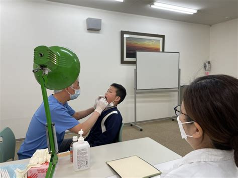 치과검진~입을 크게 벌리고~ 학교법인 금강학원 한일양국의 인가를 받은 한국계 국제학교