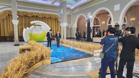 Led Rolling Floor Display