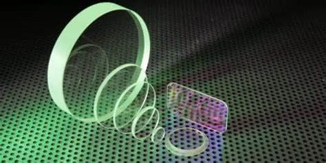 Uqg Optics光学单晶蓝宝石窗口片ar涂层方形， 表面质量6040 划痕挖掘