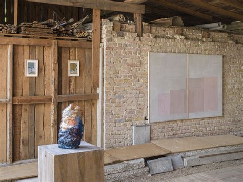 Soft Architectures Uncommon Matters