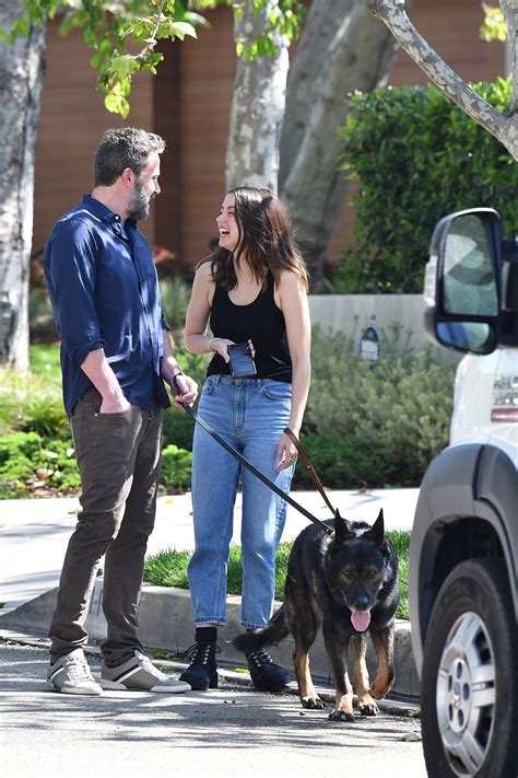 Braless Ana De Armas Making Out With Ben Affleck The Fappening
