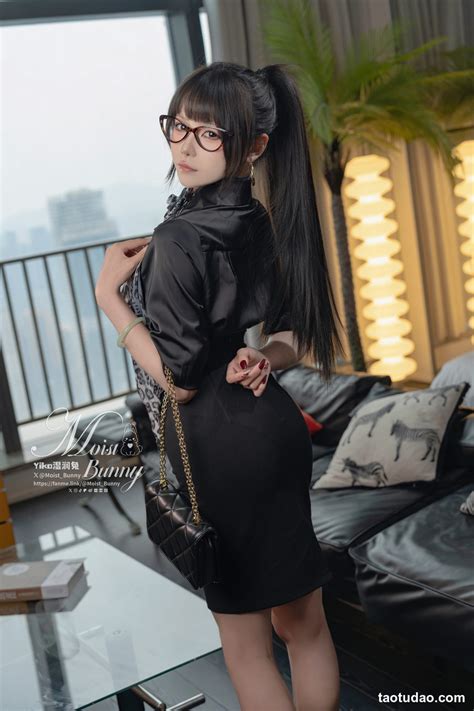 咬一口兔娘 Yiko湿润兔 4月作品『总裁攻略』[145p 1v 1 77g] 套图岛