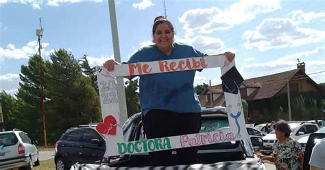 Se Recibió De Médica Y Durante Dos Años Hizo Dedo Para Llegar A La Universidad Me Ayudaron Y