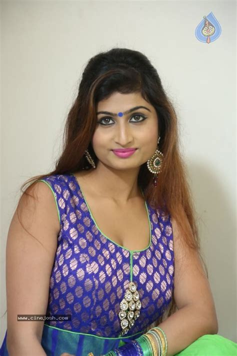 Swapna Hot Stills Photo 7 Of 142