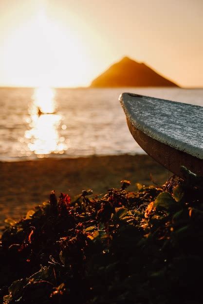 Premium Photo Small Surfboard On The Lanikai Beach Oahu Hawaii At Sunset