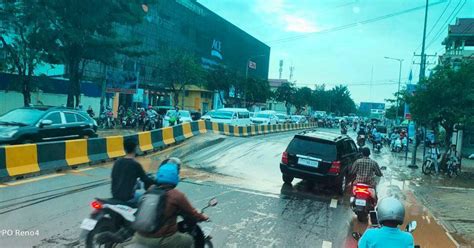 អ្នកជិះផ្លូវជាតិលេខ ២ សូមរកផ្លូវចៀស ផ្ទុះទុយោ បូមខ្សាច់ ប៉ោងកៅស៊ូថ្នល់នៅម្តុំ ចាក់អង្រែ