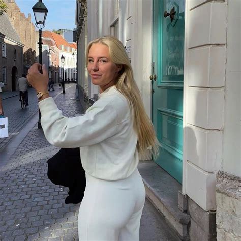 Is Ilse Van Esch De Lekkerste Voetbalchick Van Heel Nederland