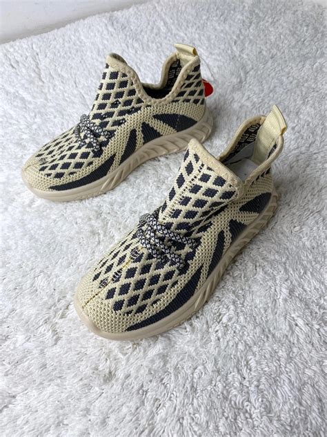 Купить детские Adidas Yeezy бежевые с доставкой в СПб