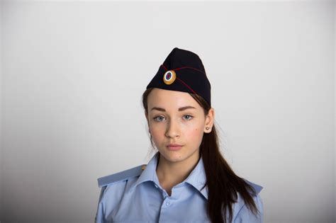 Создать мем девушки в форме полиции женская полицейская форма