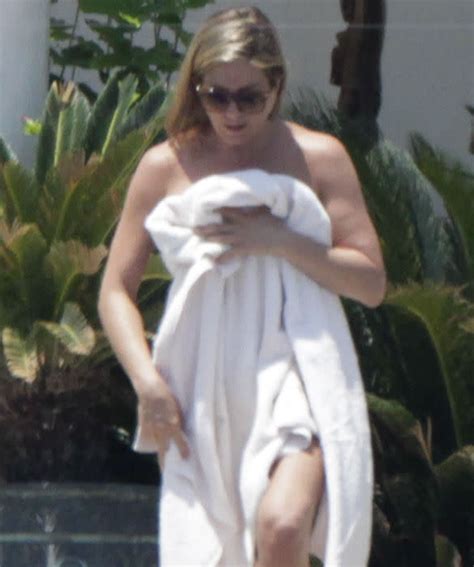 Jennifer Aniston Flaunts Beach Body As She Switches Up Bikinis In Mexico Photos