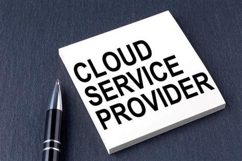 Texto Csp Cloud Service Provider No Adesivo Com Caneta No Fundo Preto Foto Premium