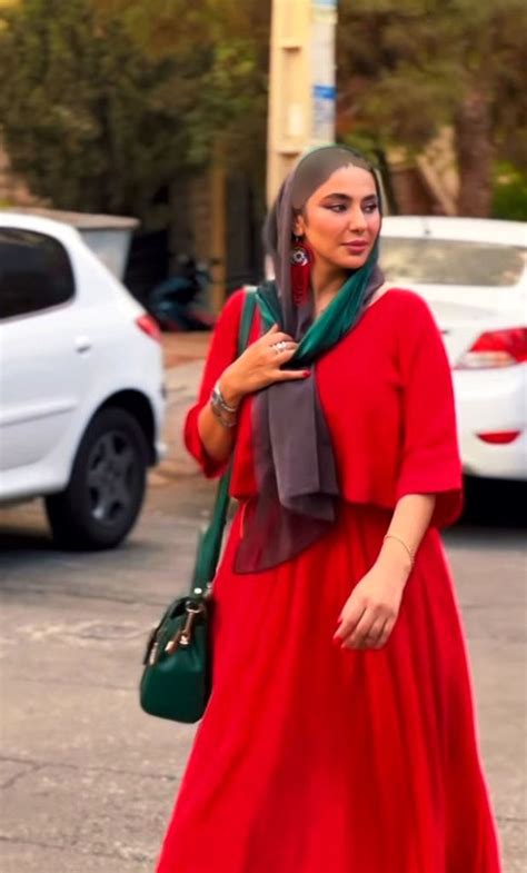 رونمایی مرجان خانزاده سریال نون خ از تیپ پاییزی اش در 35 سالگی