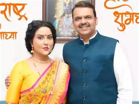 Devendra Fadnavis Love Story With Wife Amruta Fadnavis Amid Maharashtra Cm Oath Ceremony