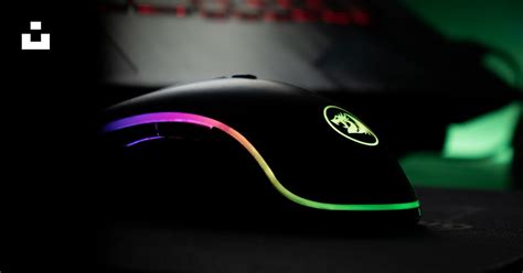 검정색과 보라색 로지텍 무선 컴퓨터 마우스 사진 Unsplash의 무료 마우스 이미지