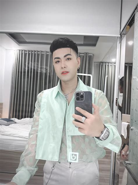 Diện Mạo Của Ca Sĩ Akira Phan Gây Tranh Cãi