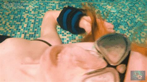 Lara Training Bubbles In The Pool Magic Bubbles