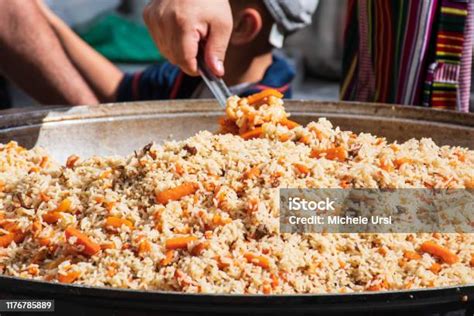 진짜 전통 거리 필라프 또는 플로브 쌀 만난 야채 길거리 음식 거리에 대한 스톡 사진 및 기타 이미지 거리 건강한 식생활