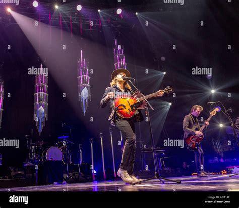 Milwaukee Wisconsin Usa 25th Mar 2017 Wesley Keith Schultz And Byron Isaacs Of The