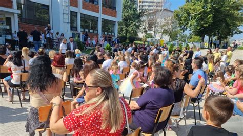 Без учебници за четири одделенија и без ковид протоколи почна новата учебна година