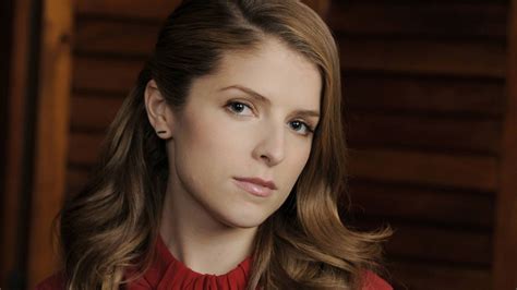 Anna Kendrick Wallpapers Couch
