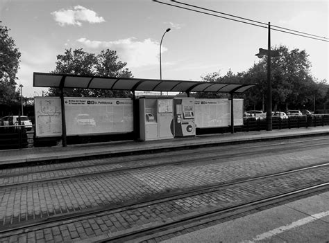 Halte Trem Garis Besi Trotoar Batu Foto Gratis Di Pixabay