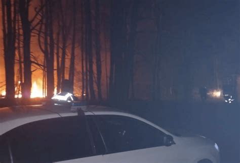 Уламки збитих російських дронів підпалили траву на Київщині фото Читайте на Ukr Net