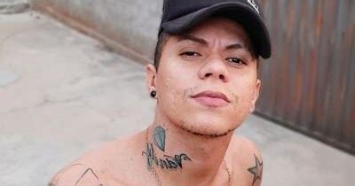 John Comeu O Putinho No Meio Da Estrada