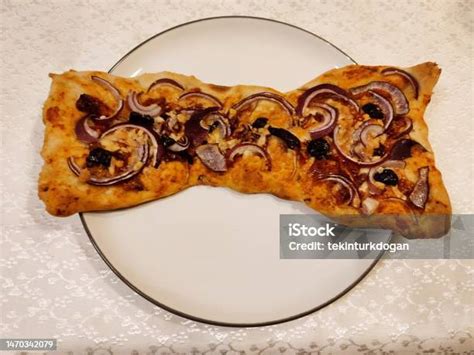 영국 글래스고 스코틀랜드에서 양파 토마토와 올리브로 수제 피자 만들기 0명에 대한 스톡 사진 및 기타 이미지 0명 갈색 건강한 식생활 Istock