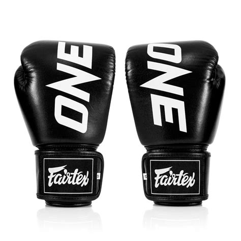 นวมชกมวย One X Fairtex Fairtex Thailand