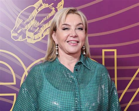 62 летняя Арина Шарапова предстала в прозрачной блузке все видно