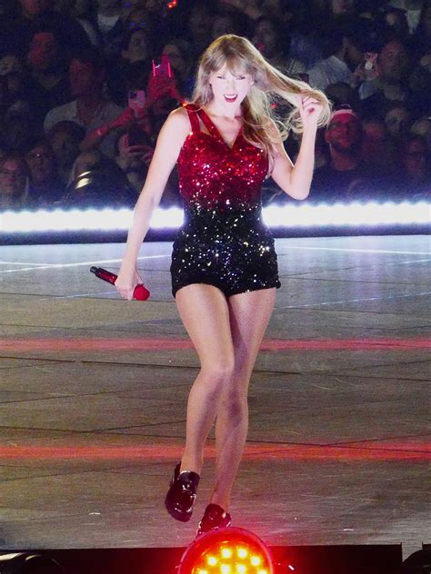 Taylor Swift Outfits Red Tour
