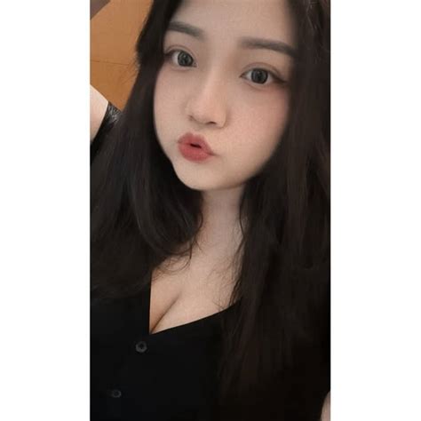 左邊看起來腳比較長